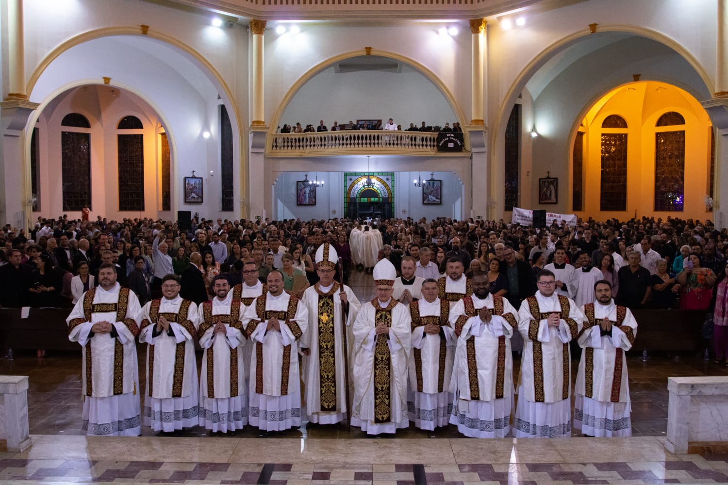 Ordenados Diáconos Para Servir A Igreja Na Eucaristia Na Palavra E Na